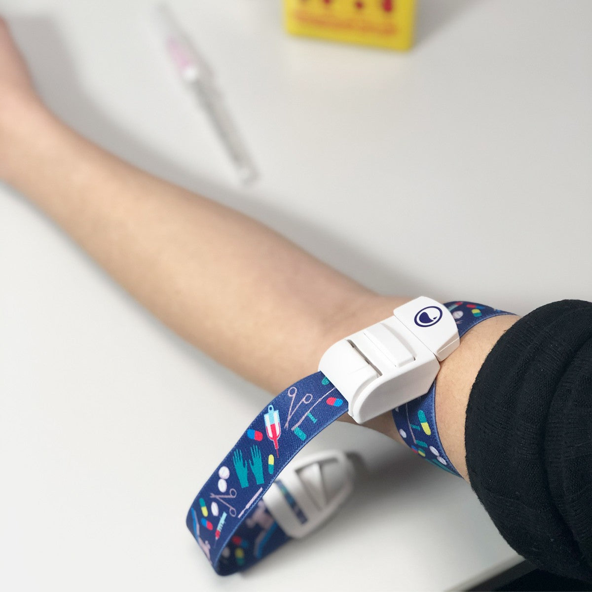 Tourniquet Venous (Vein) Clip Compressor Washable Latex-Free Navy Blue – SUPER B PLUS GROUP LTD®